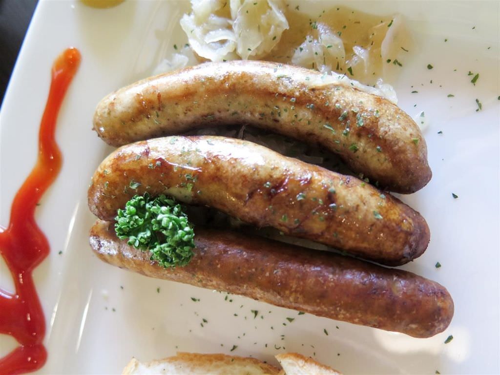 [食記][高雄市] German Soul 德意所 德式小館 — 道地手工德國香腸和扭節麵包搭配啤酒 絕佳的德式饗宴 – Jeremy以食為天